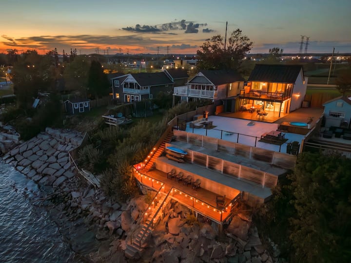 East Beach Waterfront Cottage - Newcastle