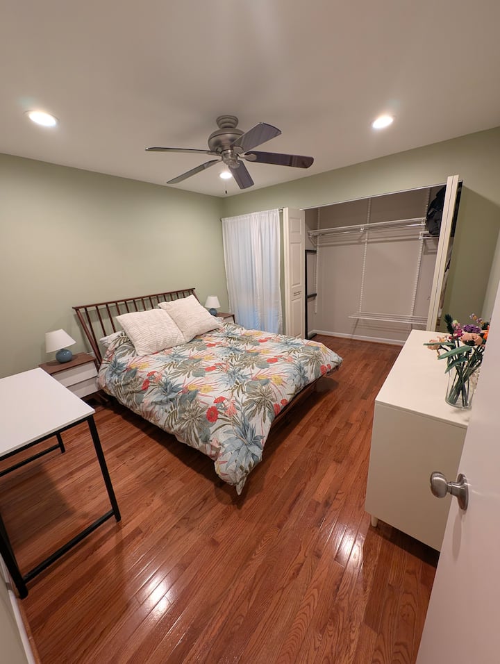 Guestroom And Private Bathroom - Reston, VA