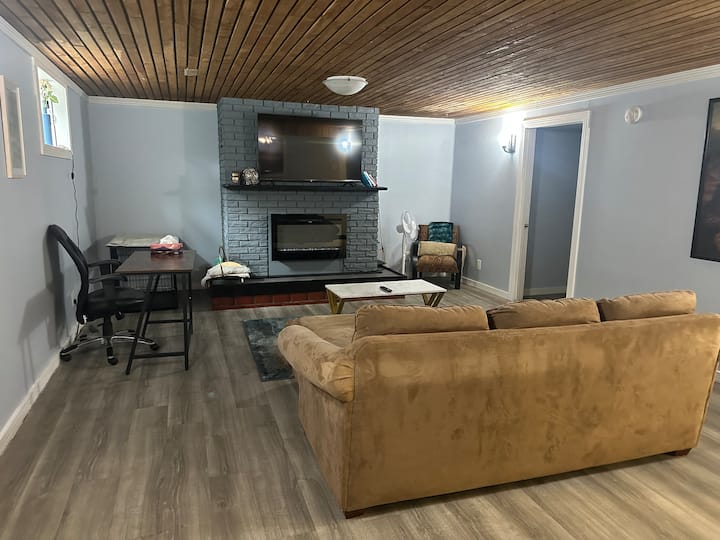 Spacious Suite Near Amenities. - Regina