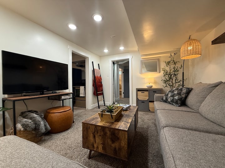 Cozy Sugarhouse 3br - Prime Location & Brand New - Salt Lake City, UT