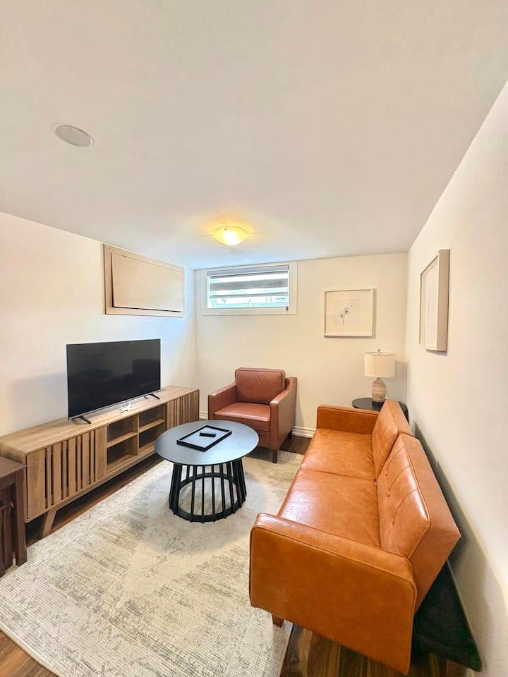 Newly Renovated 2br 2bath+parking Near Finch Stn - Toronto