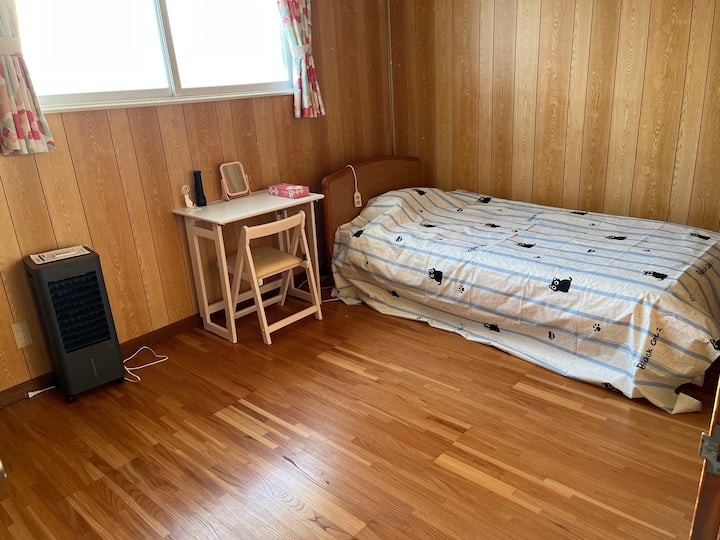 1号室
個室 ひとり旅歓迎!2人でもどうぞ!ダイソー、ローソン30秒!徒歩圏内に美味しいお店! - Hokkaido