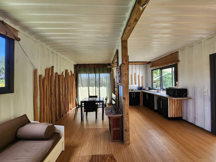 Maison Conteneur En Face De La Plage Tiahura - French Polynesia