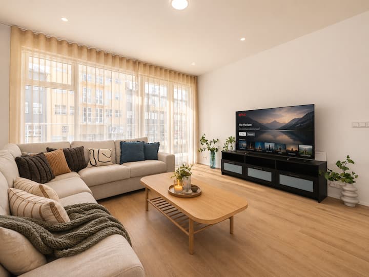 Your Perfect Oasis With Large Porch & Scenic Views - Reykjavik
