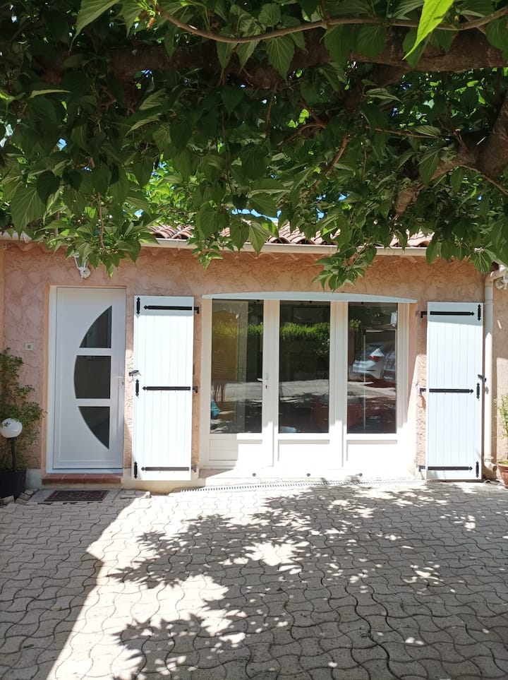 Provence. Beau Studio Calme Avec Accès Piscine - Gréoux-les-Bains