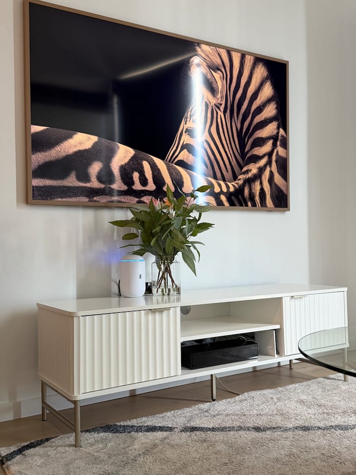 Luxury Modern Retreat - Steps From City Centre - Canberra