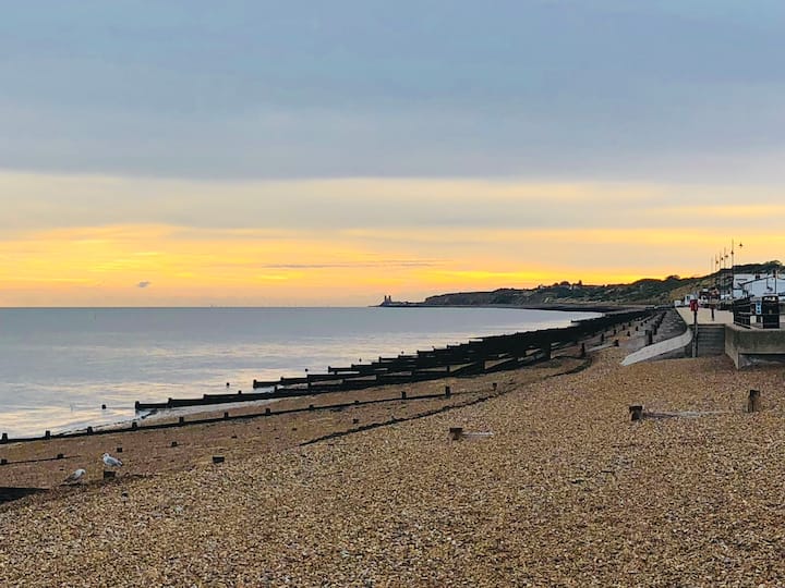 Beautiful G.floor Flat -  Beachfront - Seaviews! - Herne Bay