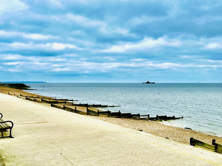 Stunning Spacious Ground Floor Beachfront Flat! - Herne Bay
