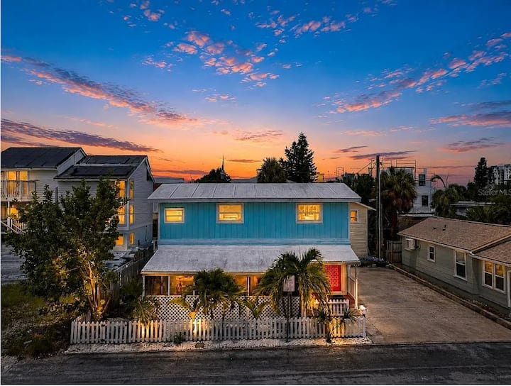 Beautiful Sunset Beach Home ! - Treasure Island, FL