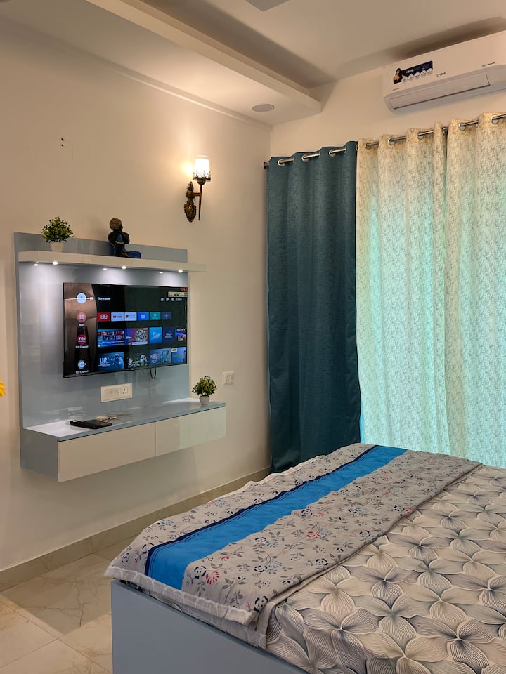 White Beautiful Studio. - Ghaziabad