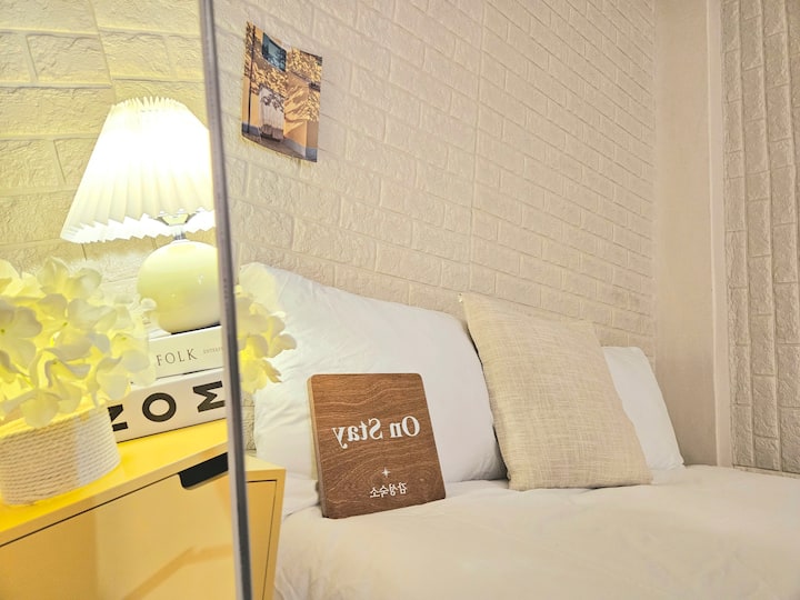 무료주차ㅣ늦은여행숙소ㅣ각방에어컨'Tv'빔ㅣ이마트ㅣ 평화광장ㅣ갓바위공원ㅣ버스터미널 - Mokpo-si