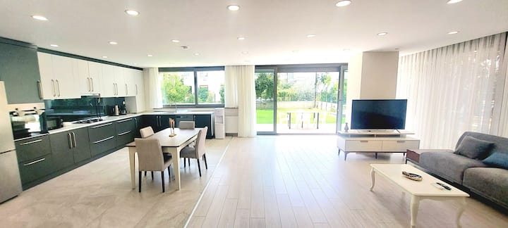 Garden Floor Central Location, Close To Beaches. - Antalya