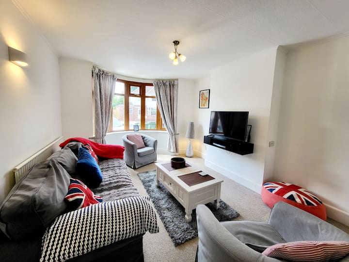 Family-friendly Spacious 3br, Near Uni & Town - イギリス