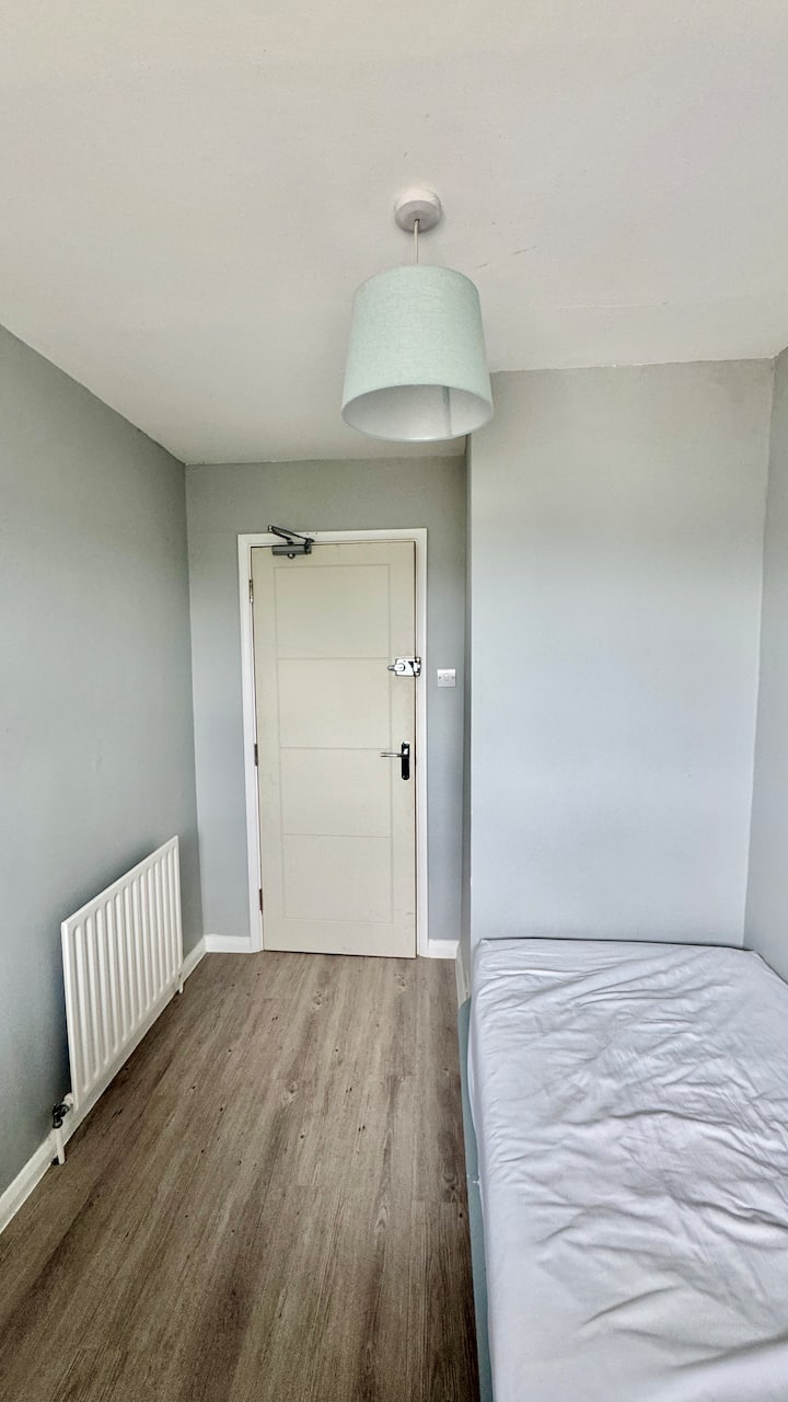 Single Room In Town Centre - Guildford, UK