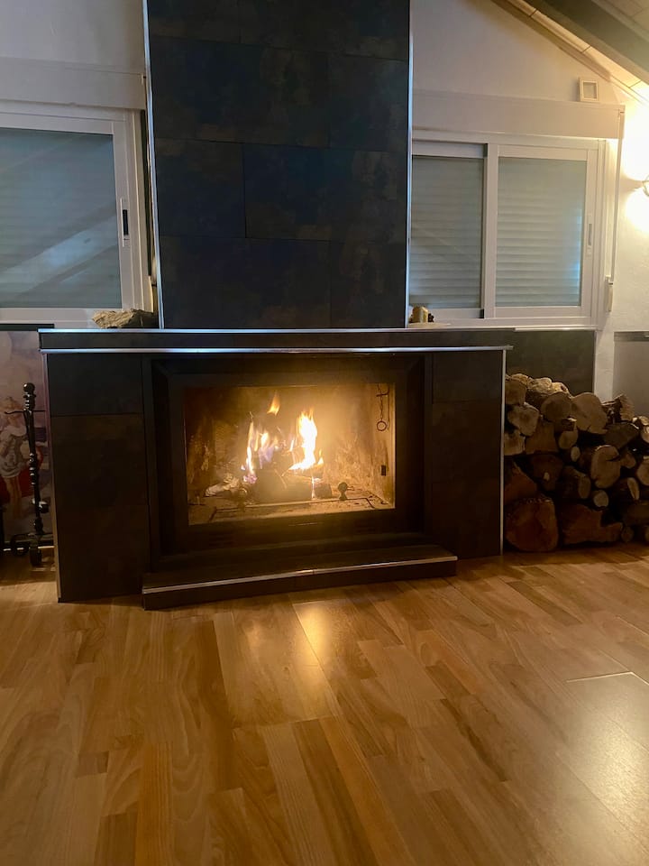 Casa Abuhardillada Con Piscina Y Chimenea - Granada