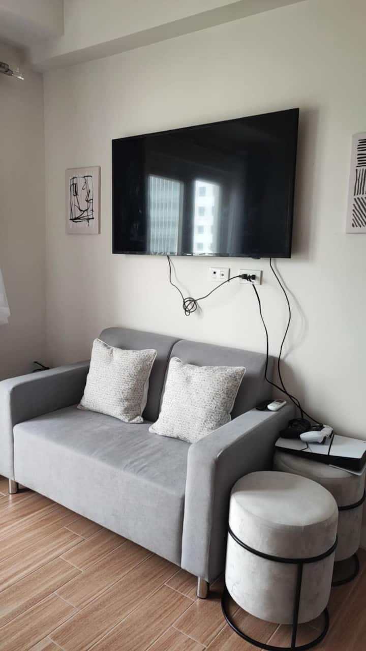 Casa Herrera Varona French Style Condo - Iloilo City