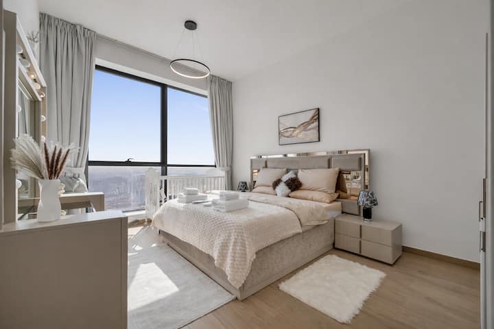 Luxury Seafront, Skyline View, Pool, Gym, Parking - Sharjah