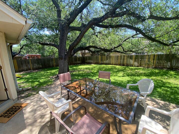 Cozy Texas 2-story, 3br Home - Leander, TX