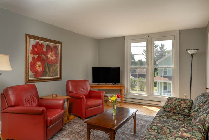 Spacious 2 Bedroom Apartment - Greenwich, NY