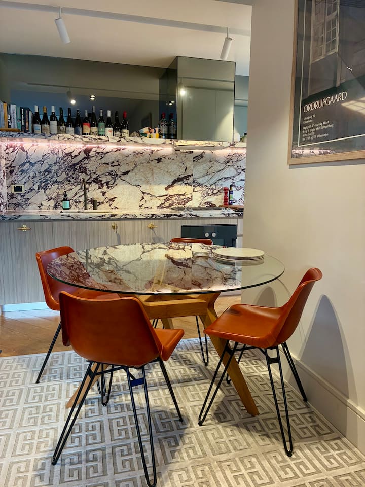 Peaceful Luxury Apartment With Sunroom - Sydney