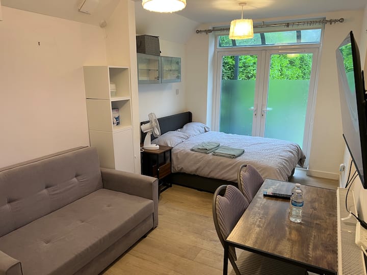 Cosy 1 Bed Flat Near Airport With Parking - Manchester Airport (MAN)