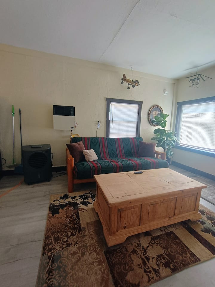 Old Hunting Cabin Apartment On High St - Vega State Park, Collbran