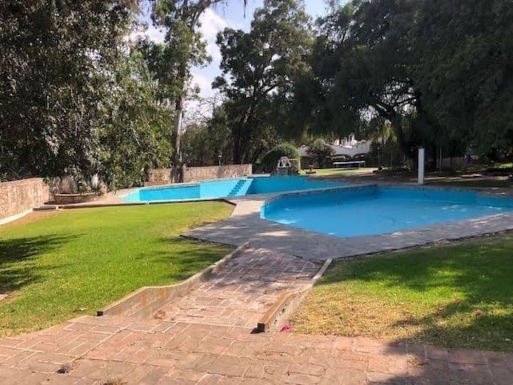 Casa Con Club Y Alberca, Centro. - Tequisquiapan