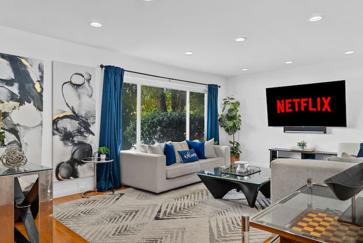 Spacious | Pickleball | Pool | Jacuzzi | Game Room - West Covina, CA