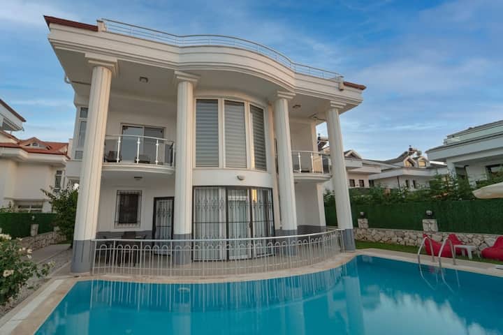 ÇAlış Plajına 3 Km Mesafede 3+1 Villa Bade - Fethiye