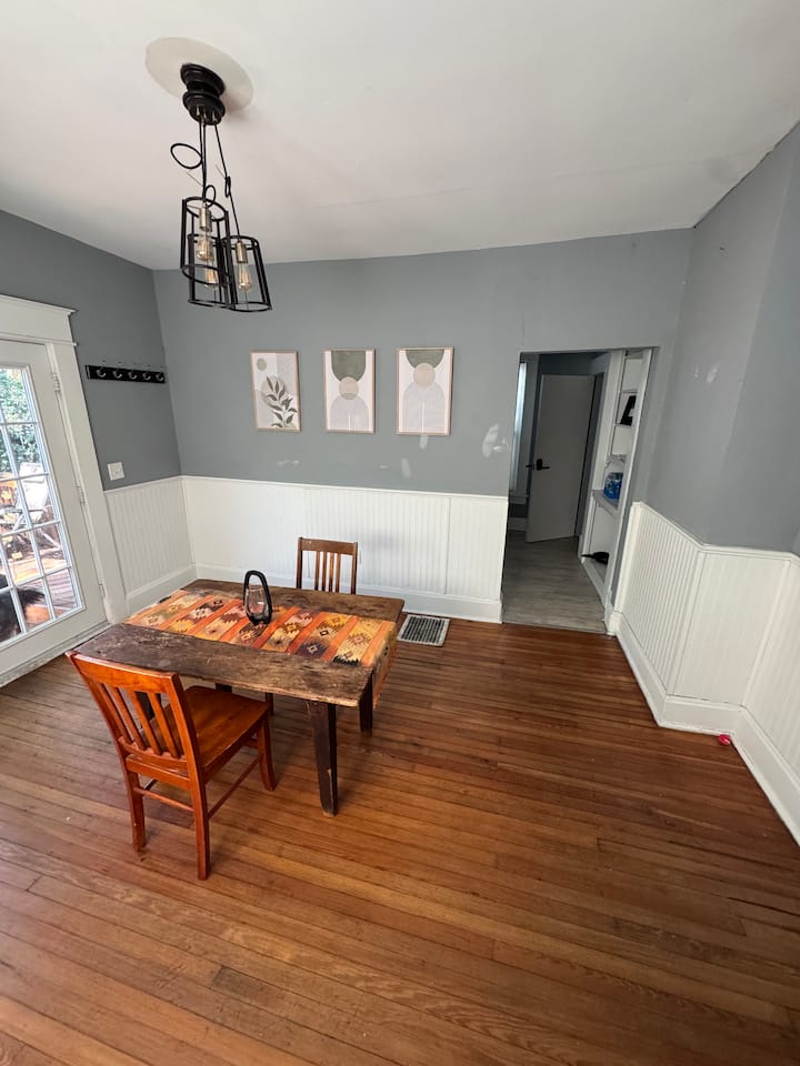 Cozy Simple Short North & Osu - Columbus, OH