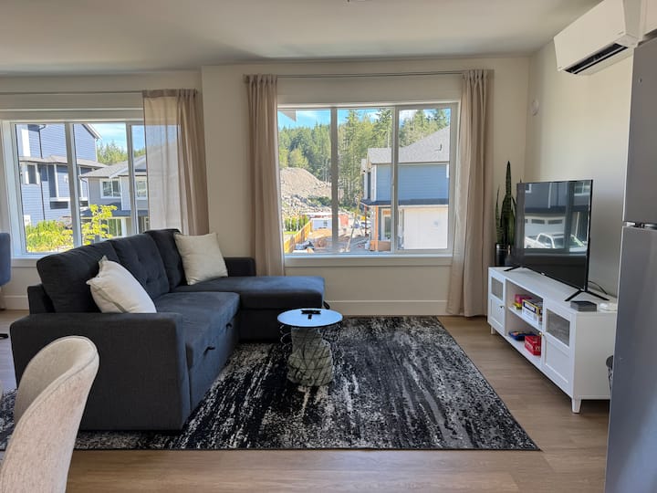 Brand New Bright & Private 1-bed Suite! - Langford