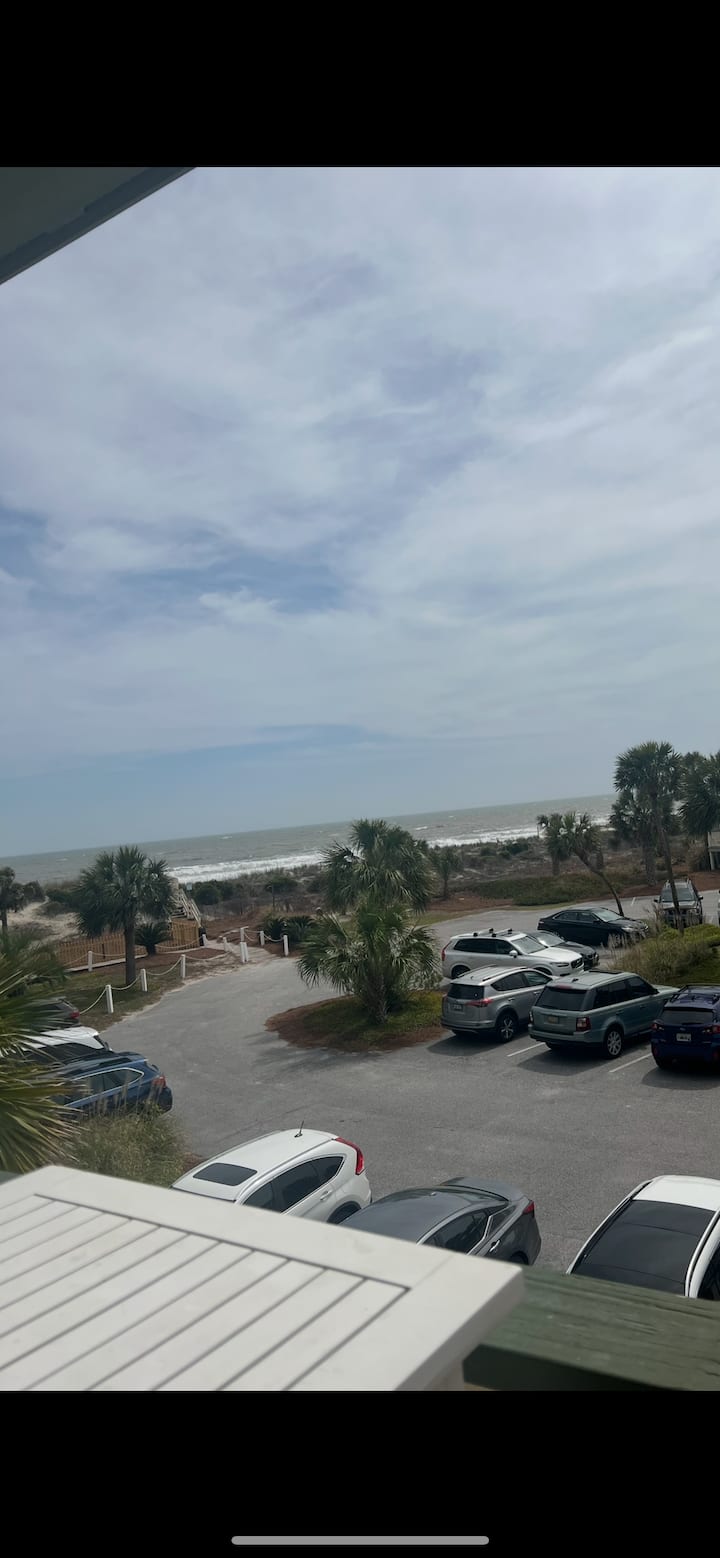 Beachfront Isle Of Palms Getaway - Isle of Palms, SC