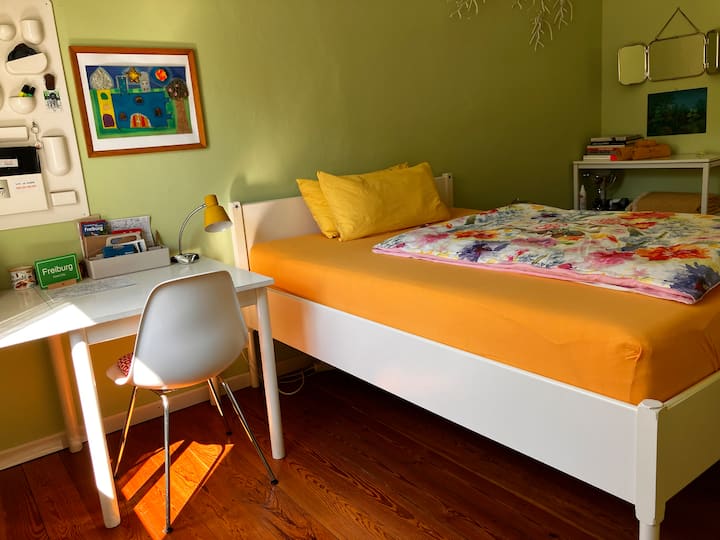 Bright Room In Old Building, Central And Urban. - Fribourg-en-Brisgau