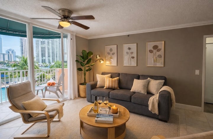 Resort Condo Wbalcony | Pool·walk To Aventura Mall - Aventura, FL