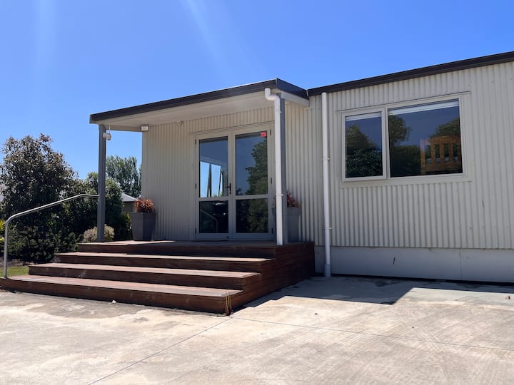 The Village Edge - Lodge - Hastings