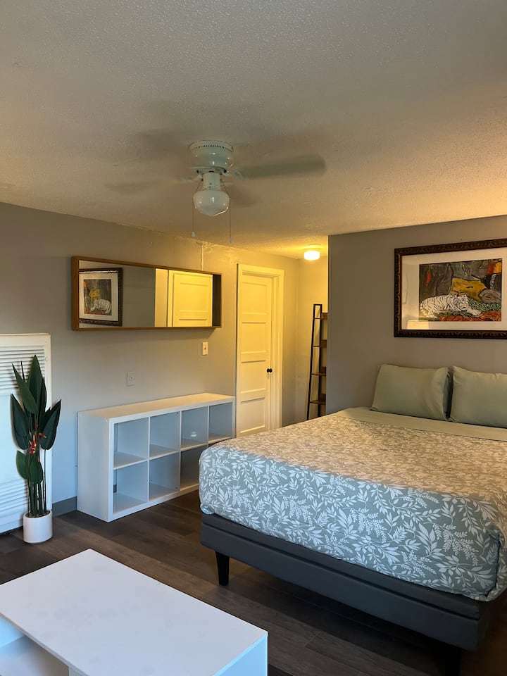 Vintage Studio Apt Near Sgmc Down Town Valdosta - Valdosta, GA