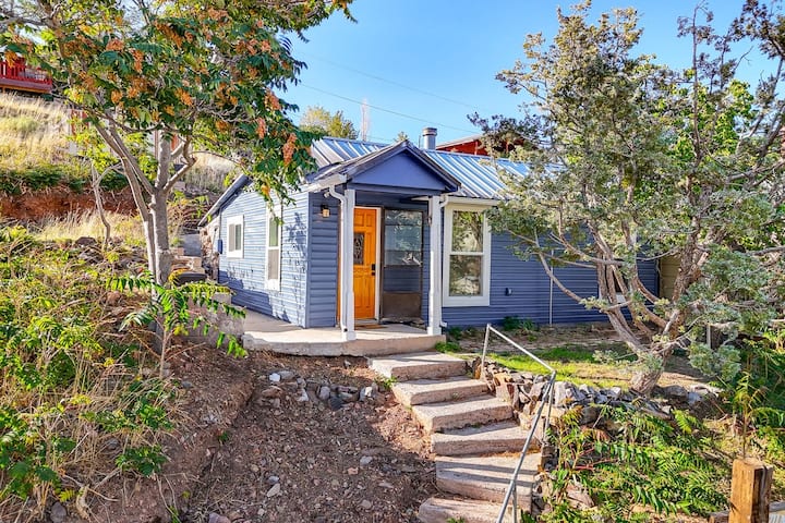 Historic Mining Retreat In The Mountains - Cathedral Gorge State Park, Panaca