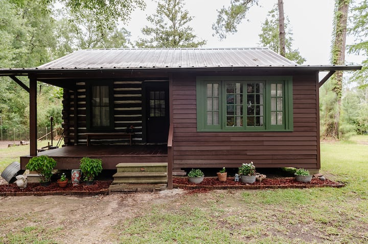 Century Old Log Cabin In Hammond, Louisiana - Hammond, LA