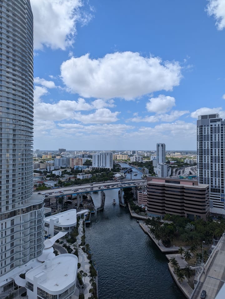 Private Room With Balcony - Miami, FL