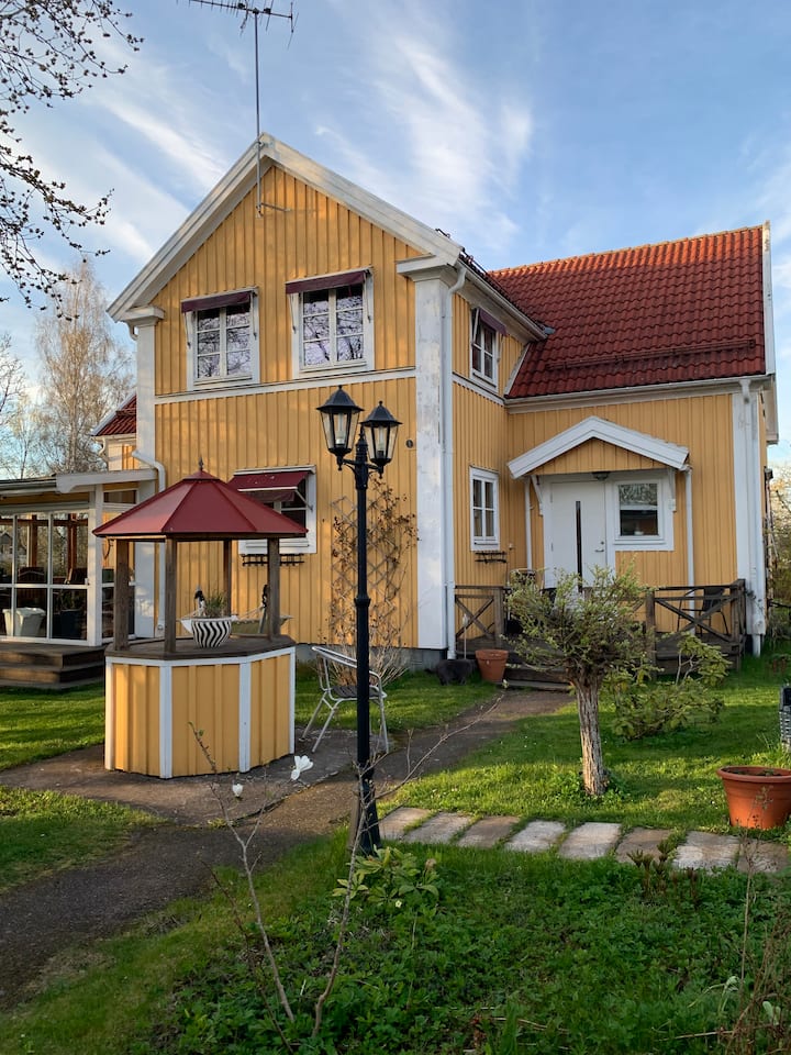 Boende I Lugn Villa Med Stor Trädgård. - Kalmar