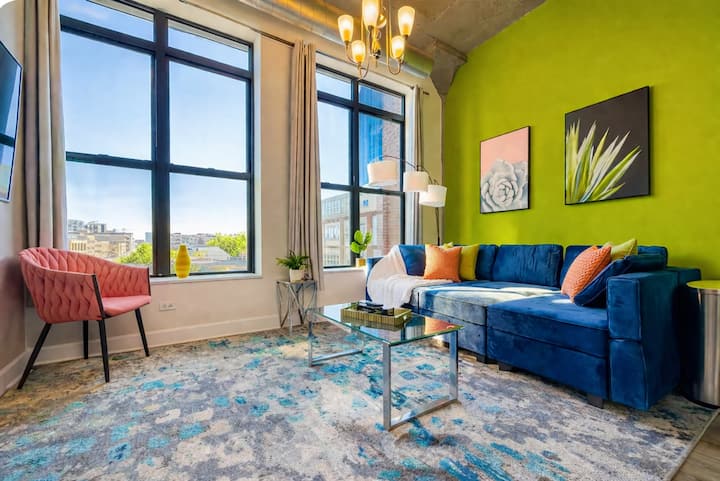 Comfy 2br | Skyline Views Near Mccormick & Museums - Chicago, IL