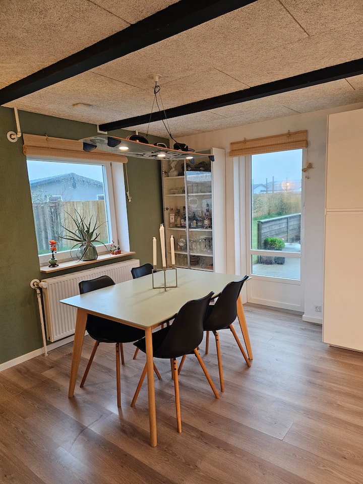 Familievenligt Hus - Nær Både Strand Og Centrum. - Hvide Sande