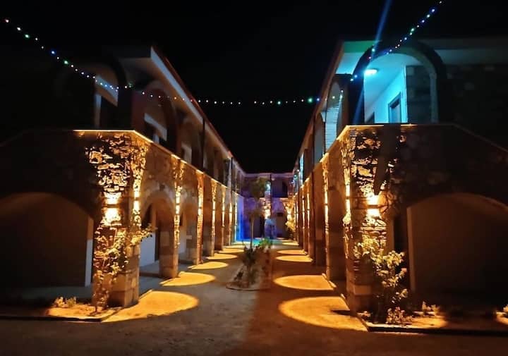 Küçük Köy Yüzme Havuzu Lüks Tatil Evi - Ayvalık