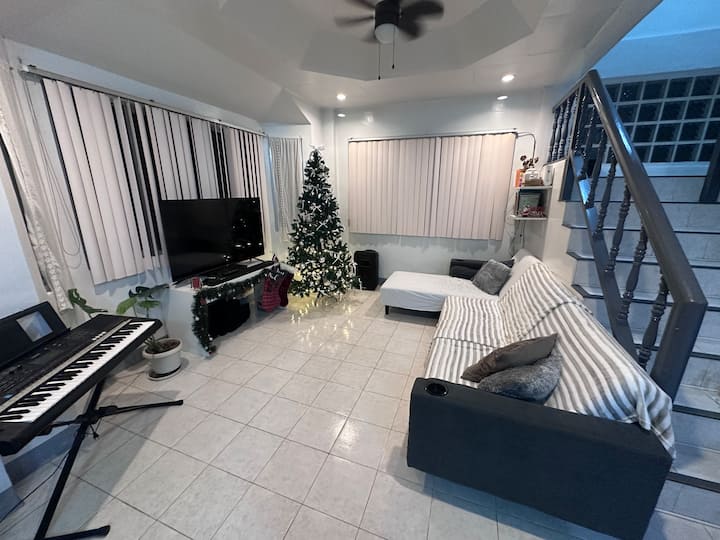 Cozy, Clean Home For 8 - Oslob