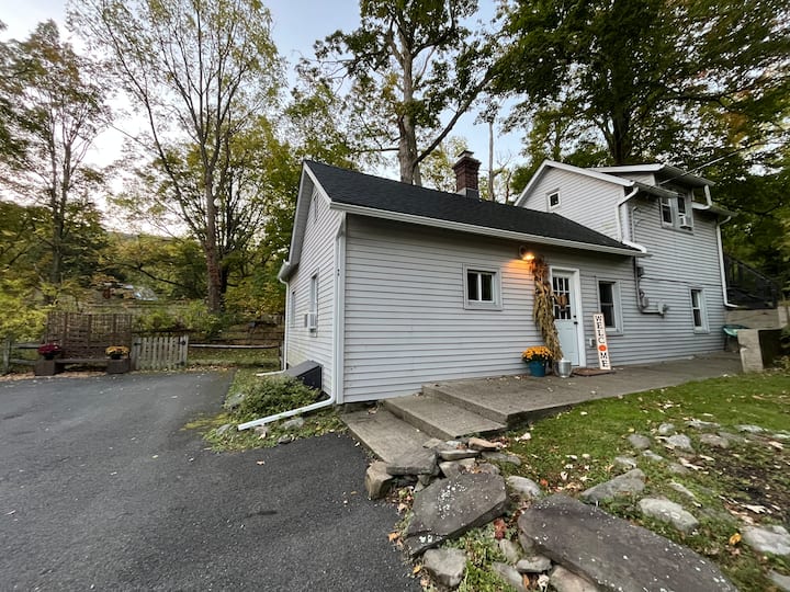 Cozy Cornwall Cottage- Minutes To West Point! - Washingtonville, NY