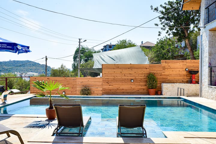 Havuzlu Jakuzili Dubleks Villa - Demre