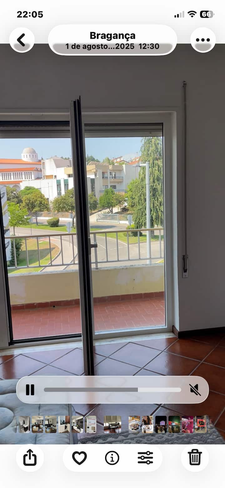 Apartamento Com 3 Quartos E Duas Casas De Banho - Bragança