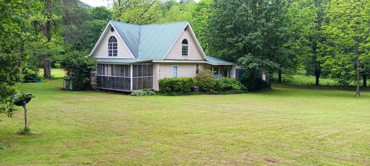 Millie’s Mountain Home - Chilhowee Lake, TN