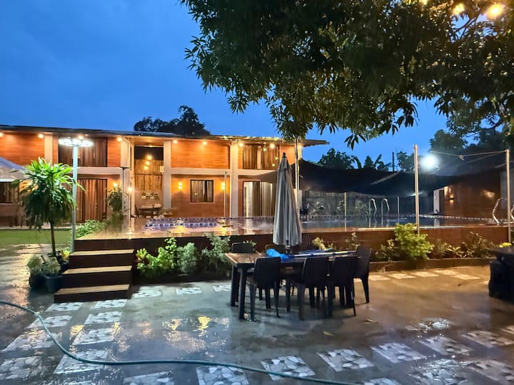 Private Pool+huge Space+ Ac Rooms+15 Parking Slots - Pandi
