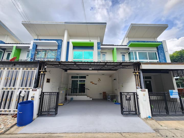 Entire Home 3 Bedrooms | 10 Mins To Dmk Airport - Bangkok Don Mueang Airport (DMK)